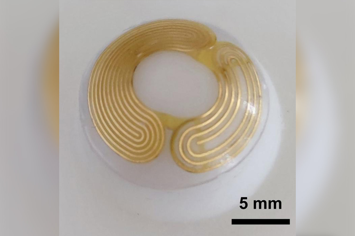 ‘Smart’ contact lenses could someday enable wireless glaucoma detection ...